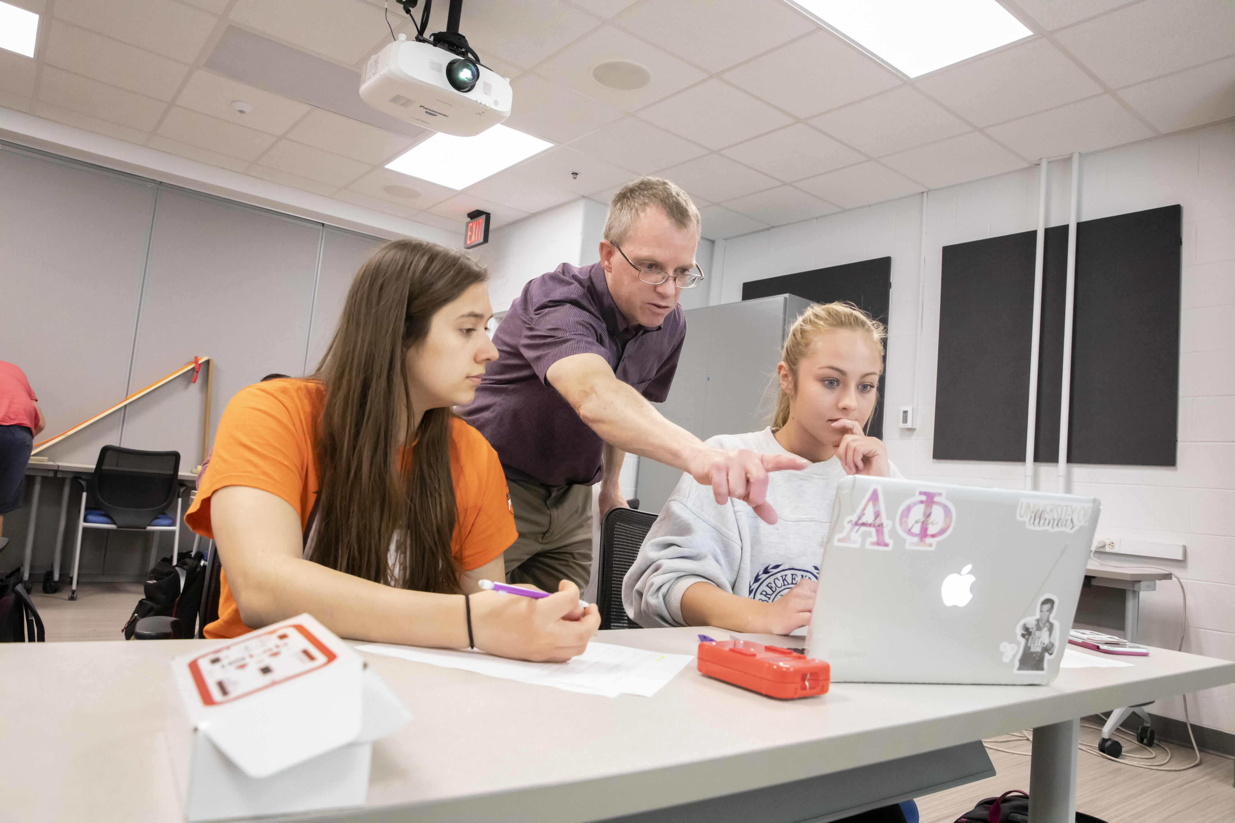 Learning Assistant Program | Physics | Illinois