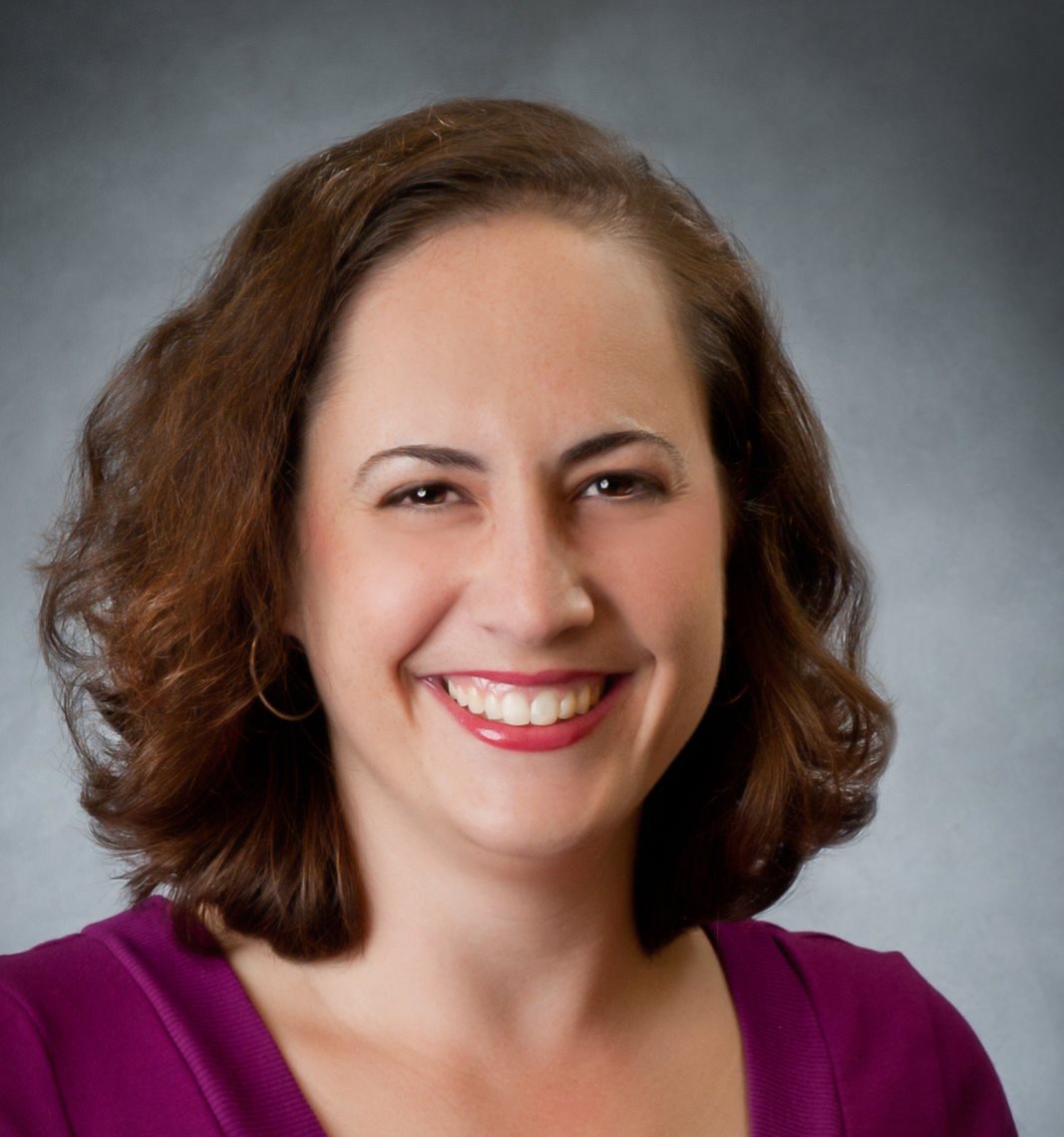 Rebecca Wiltfong receives Greg Gulick Service Excellence Award | Physics | Illinois